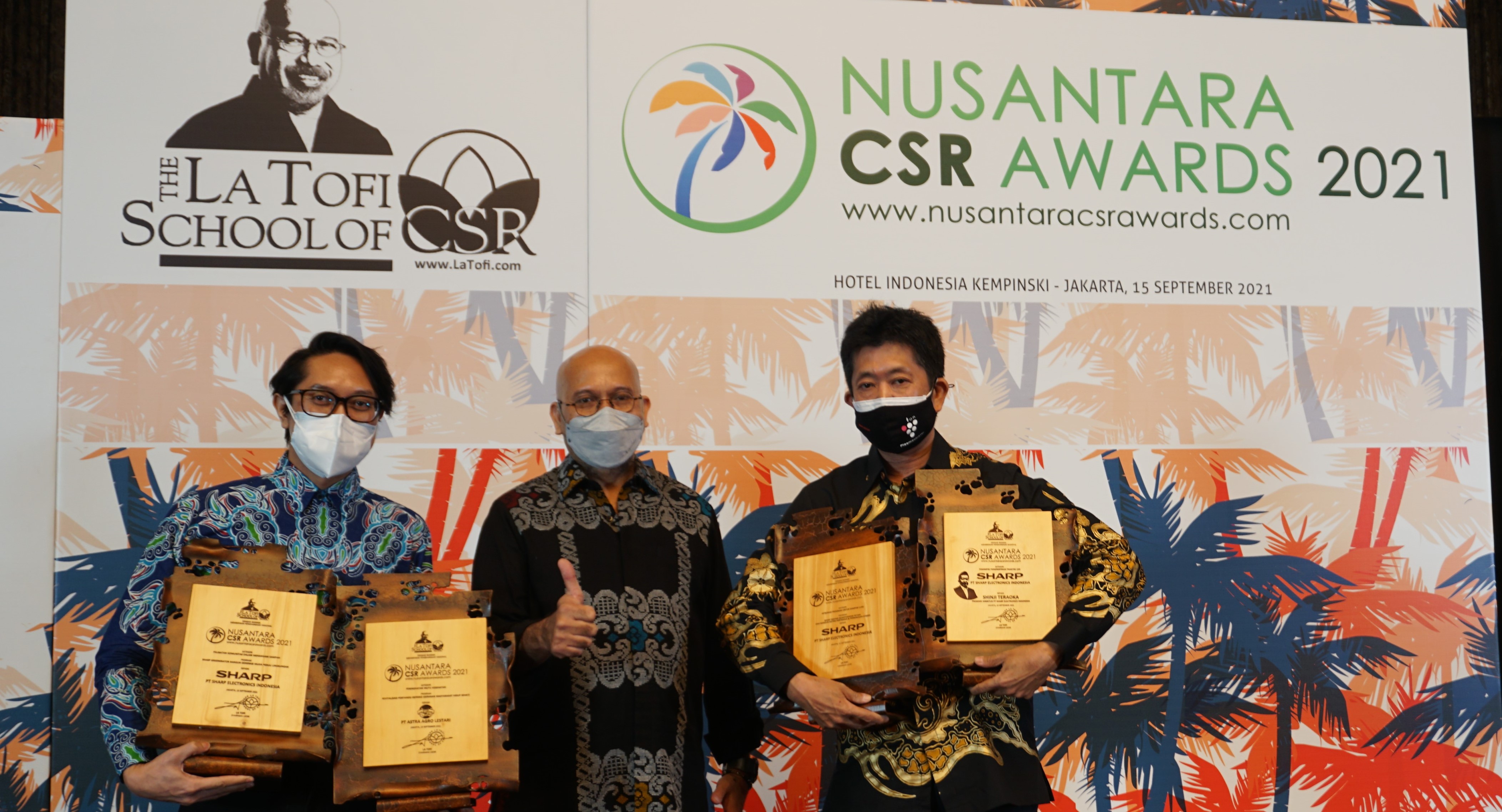 Presiden Direktur Sharp Indonesia Sabet Penghargaan di Ajang Nusantara CSR Award 2021 | SHARP ...